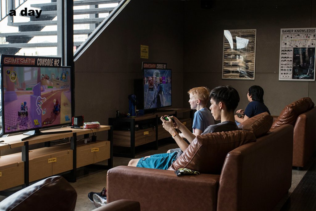 ‘เรื่องเล่นเราจริงจัง’ ยิงปืน ขับรถ เล่นบอร์ดเกม ที่ 'Gamesmith' Co ...