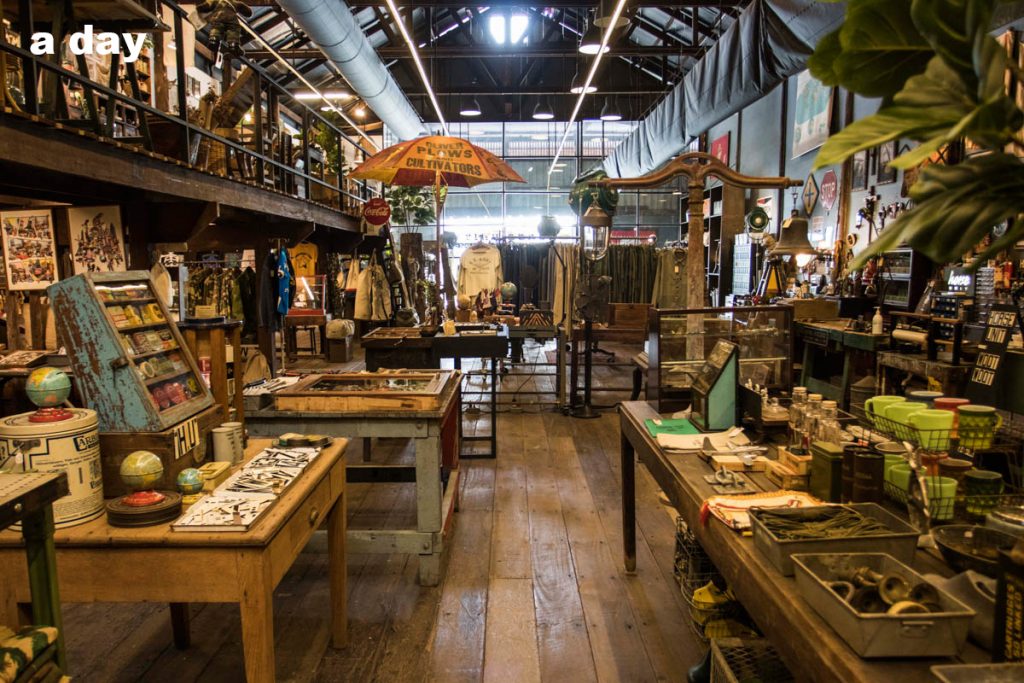 Horse Unit และ Woot Woot Store ร้านวินเทจในร้านวินเทจ