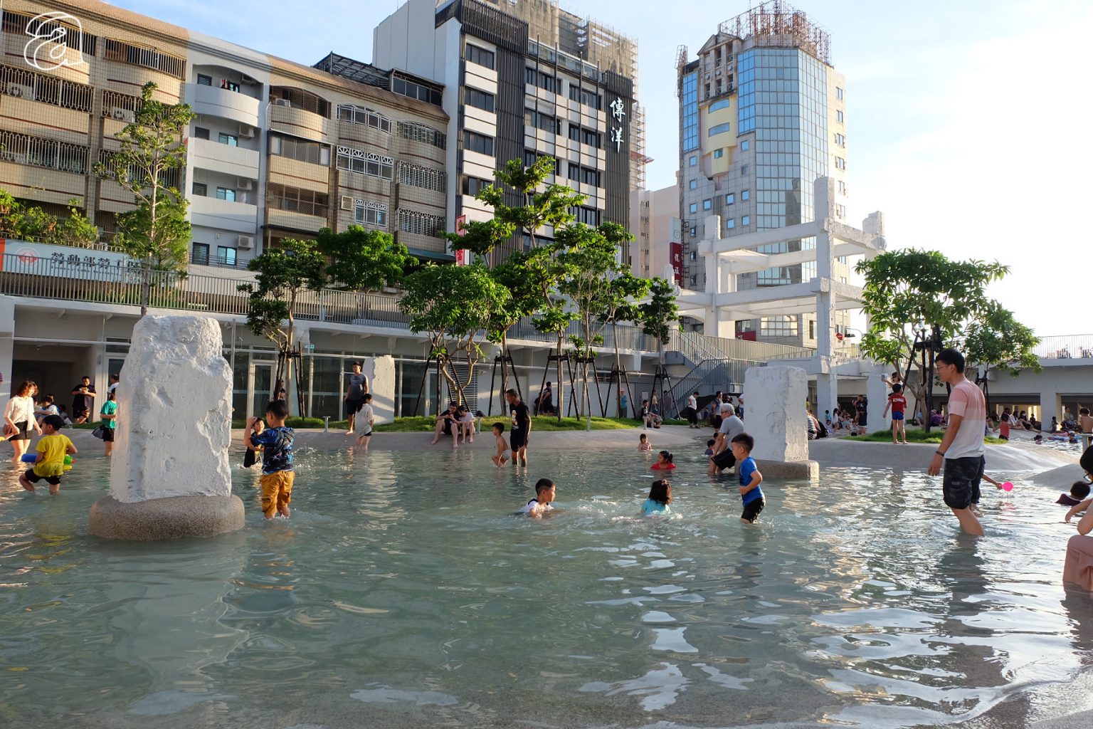 Tainan Spring ลานเล่นน้ำสาธารณะที่ชุบชีวิตห้างเก่าและชุบใจคนเมืองไถหนัน