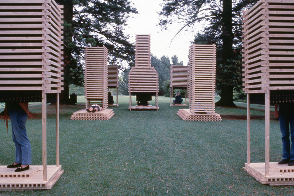 จากไป กลับมา : ตามไปดูนิทรรศการล่าสุดของนาวิน ลาวัลย์ชัยกุล ที่วัดอุโมงค์