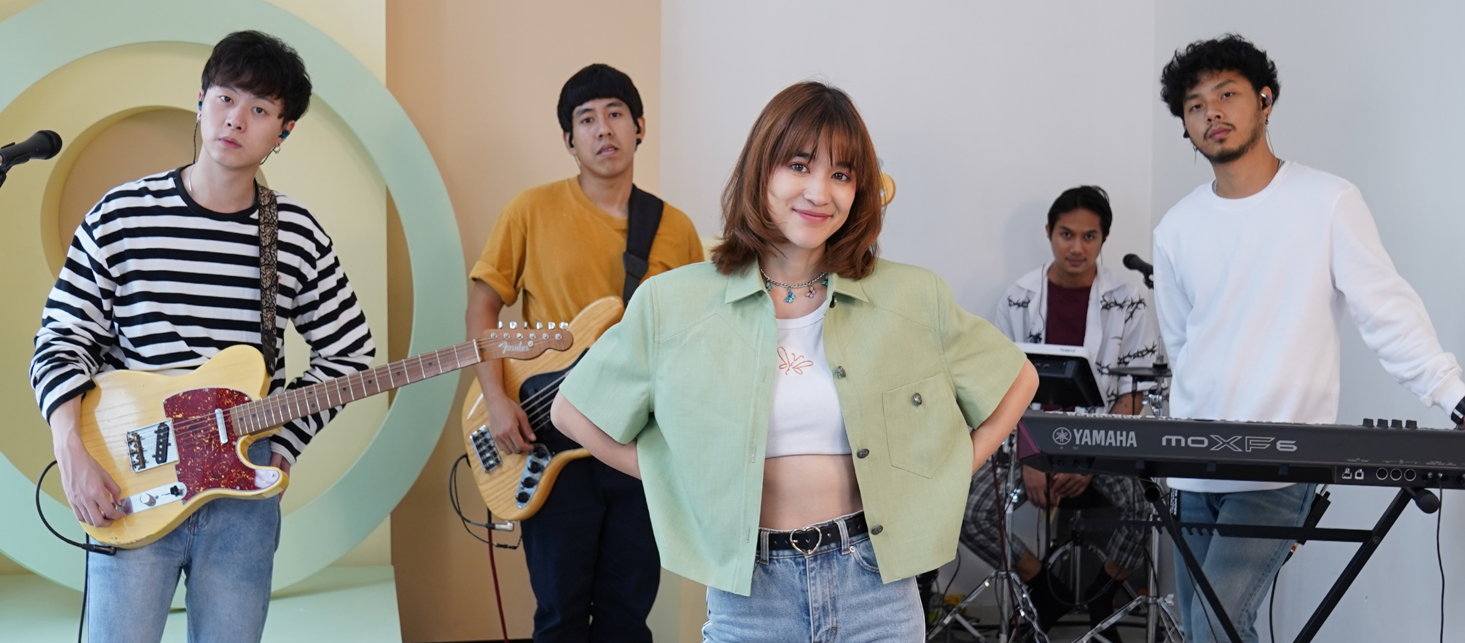 ส้ม มารี (Zom Marie) - ยิ้มอ่อนและมองบน | Live in a day