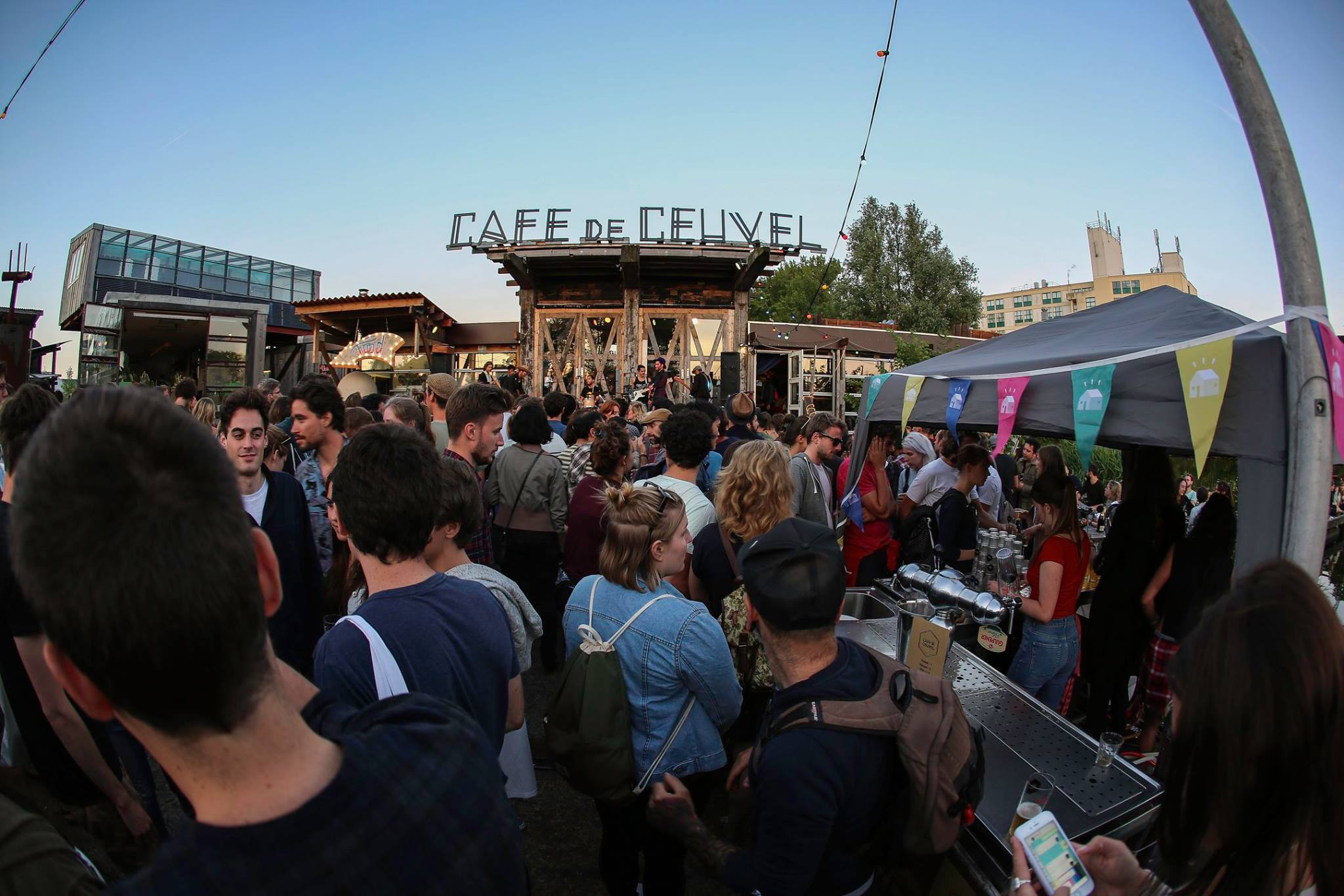 De Ceuvel รีดีไซน์อู่ต่อเรือเก่าให้กลายเป็นพื้นที่สาธารณะสุดเก๋ในกรุง ...