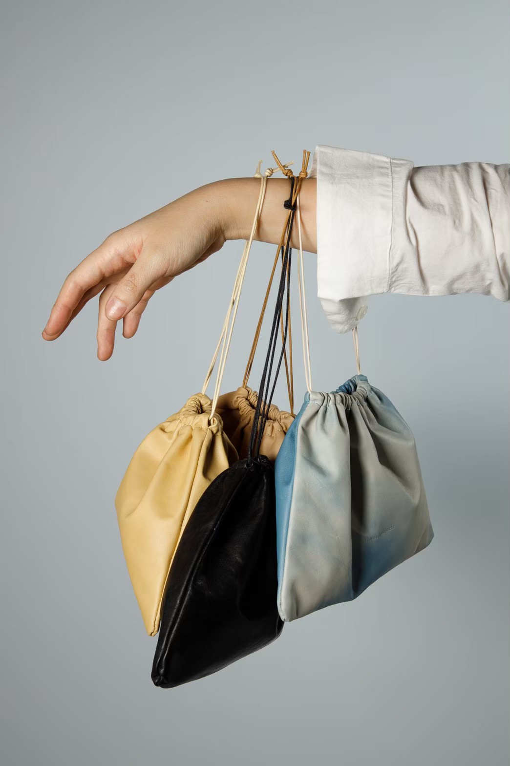 the daily objects แบรนด์กระเป๋าที่นำหนังวัวมีรอยมาชุบชีวิตใหม่