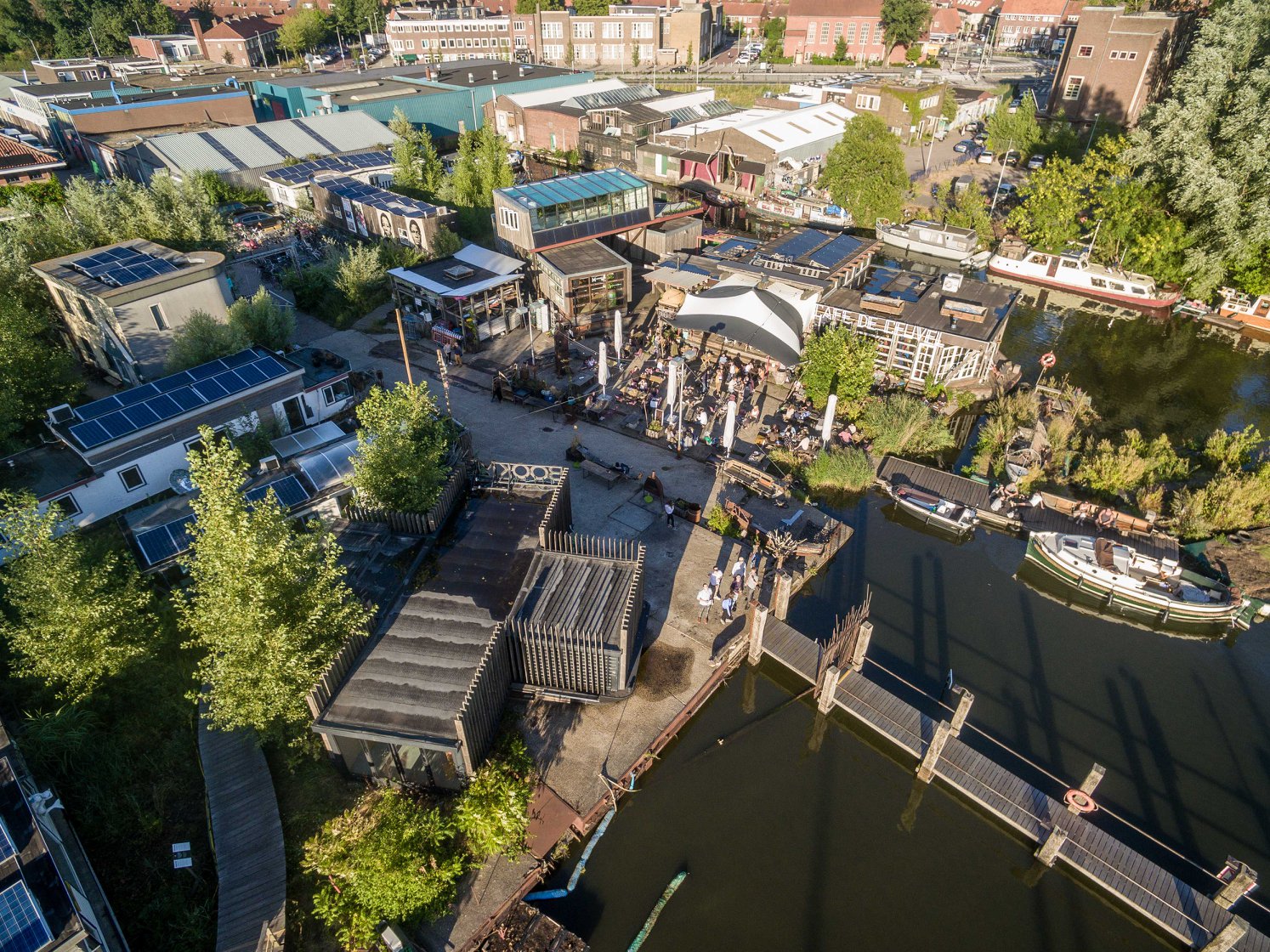 De Ceuvel รีดีไซน์อู่ต่อเรือเก่าพร้อมบรรเทาปัญหามลพิษแบบเก๋ๆ สไตล์ชาว ...