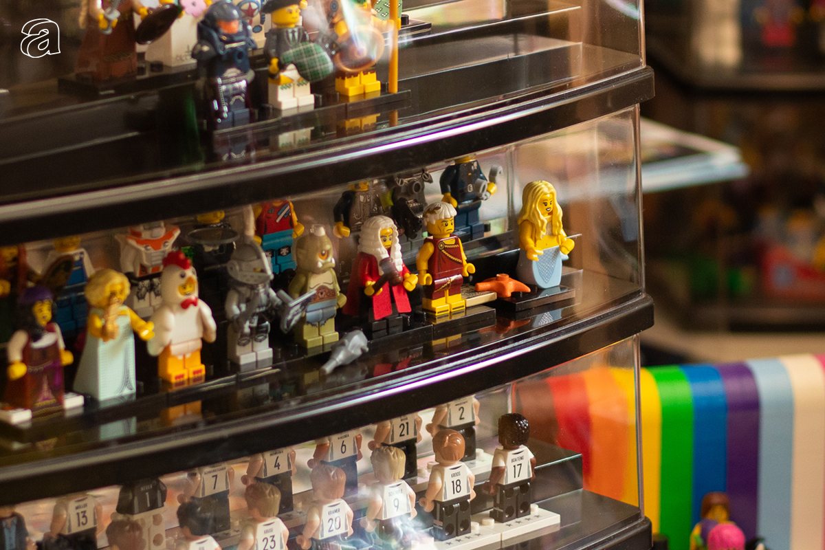 ก๊อต – ปิยฤทธิ์ ปัญจธรรมวิทย์ นักสะสม LEGO Minifigures