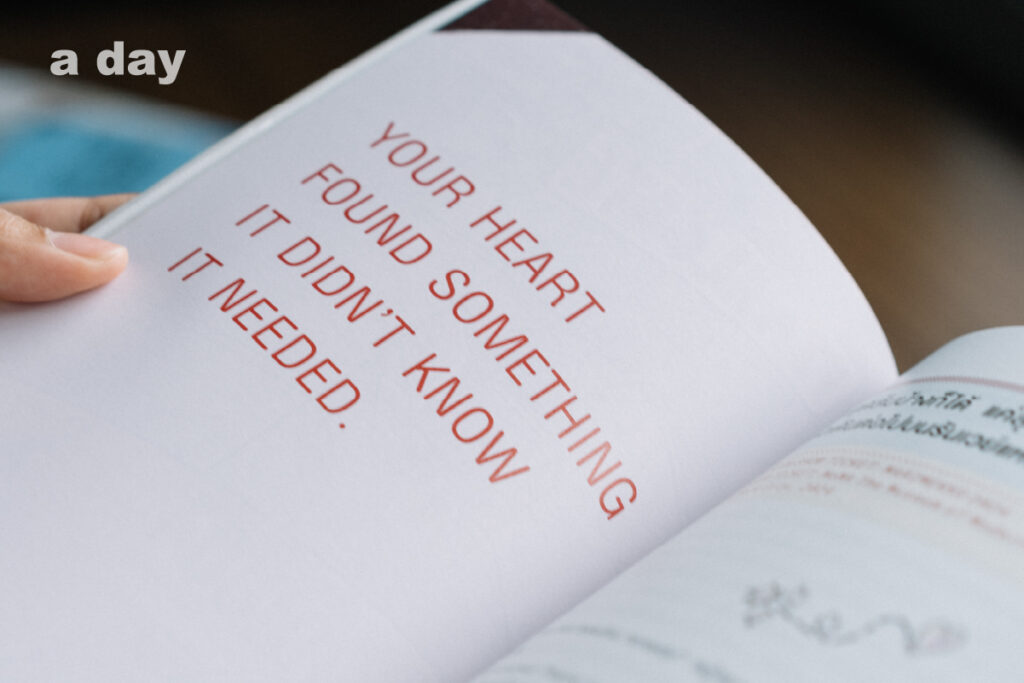 หนังสือผจญโลกแสนโรแมนติกที่ร้ายนิดๆ ‘Dear Traveler, ขอให้เธอยินดีกับการ ...